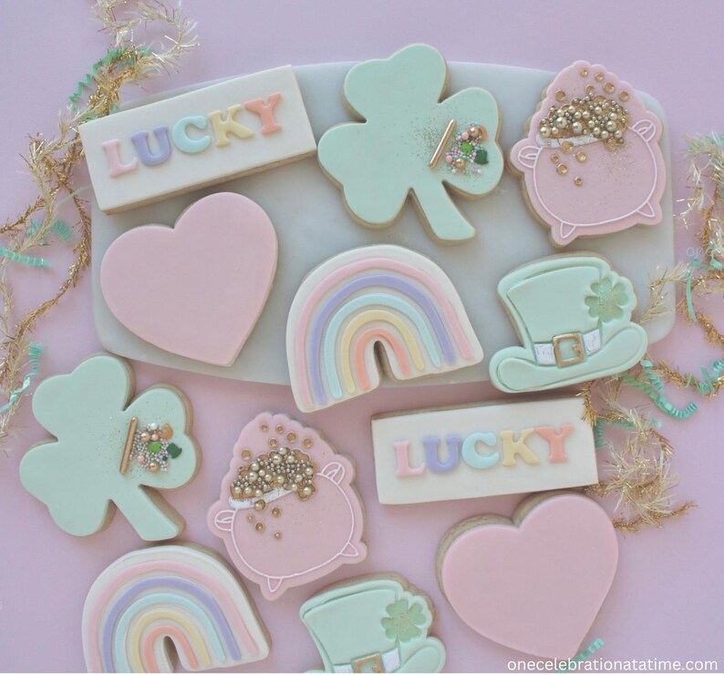St Patrick's Day Sugar Cookies, Marshmallow Fondant, Shamrock, Pot of ...