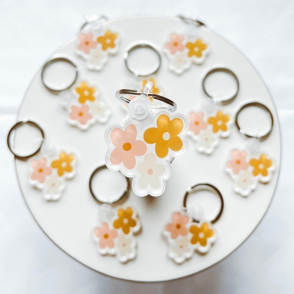 Daisy Keychain - Etsy