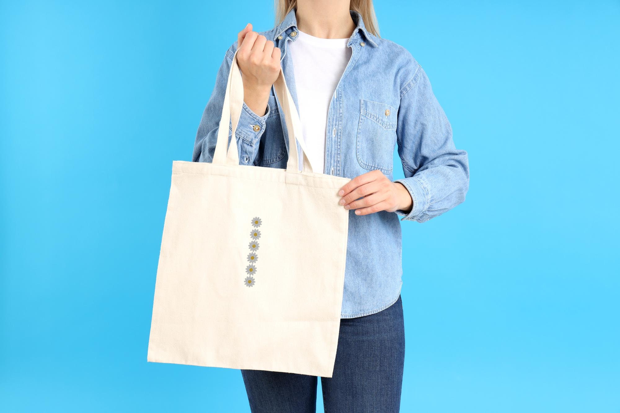 DAISY LETTER I Embroidery Design | Daisy Embroidery Design | Alphabet ...