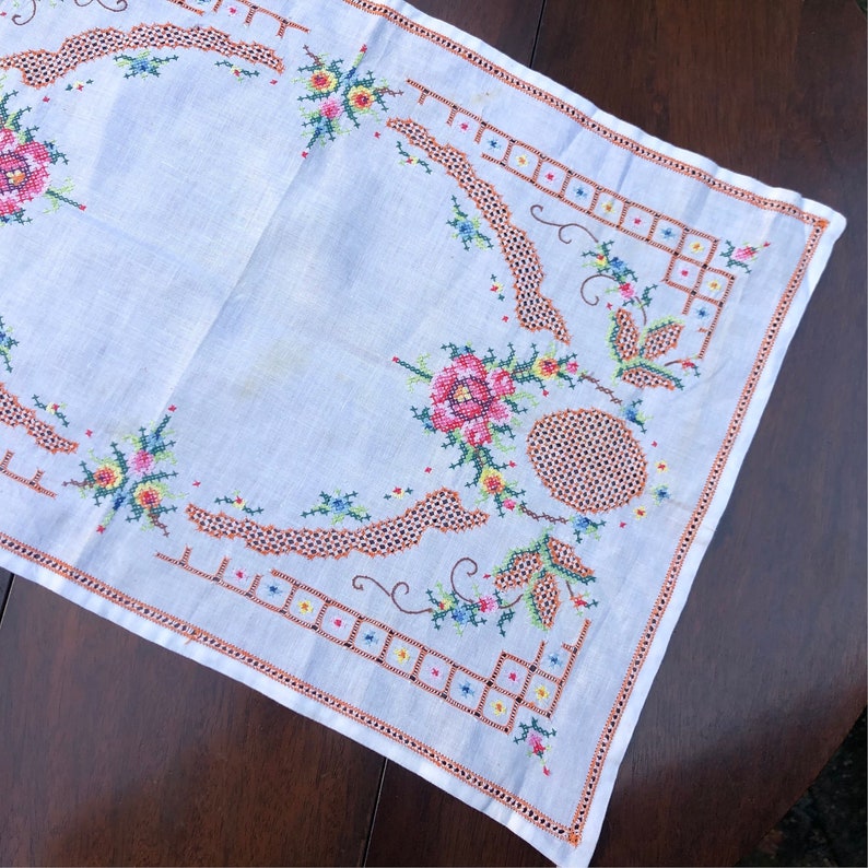 Vintage Embroidered Cross Stitch Hand Made Tablecloth Flower Tablemat ...