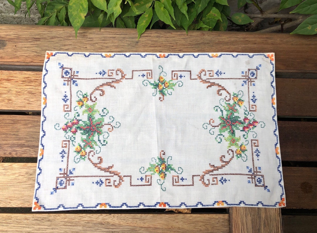 Vintage Embroidered Cross Stitch Hand Made Tablecloth Flower Tablemat ...