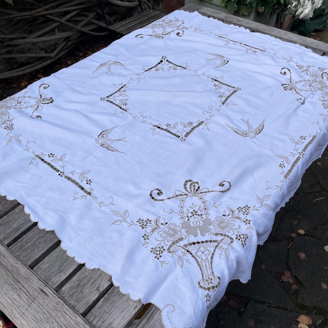 Vintage Hand Embroidered Cut Work Tea Party Tablecloth Floral Pattern ...
