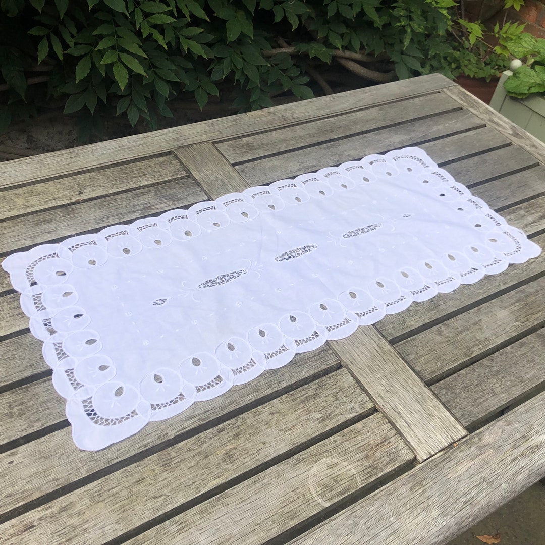 Vintage Embroidered Cut Work Tea Party Tablecloth Floral Pattern Table ...