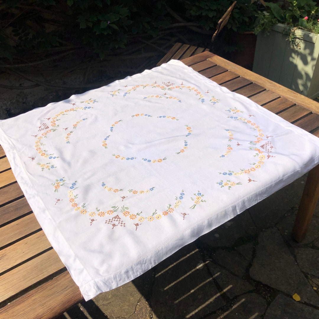 Beautiful Vintage Embroidered Linen Tablecloth Hand-made Floral Pattern ...