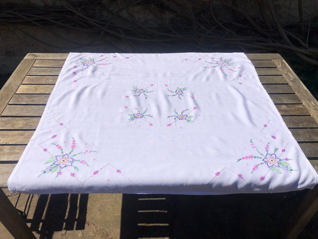 Beautiful Vintage Embroidered Linen Tablecloth Hand-made Floral Pattern ...