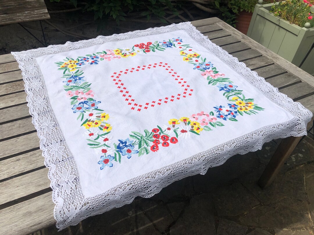 Beautiful Vintage Hand Embroidered Linen Tablecloth Floral Pattern Tea ...