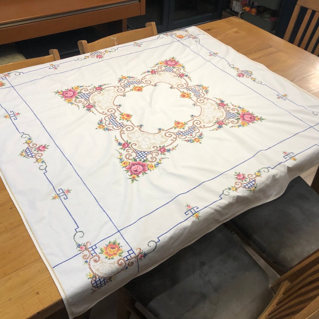 Stunning Vintage Handmade Embroidered Cross Stitch Tablecloth Flower ...