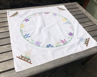 Vintage Hand Embroidered Linen Tablecloth - Etsy