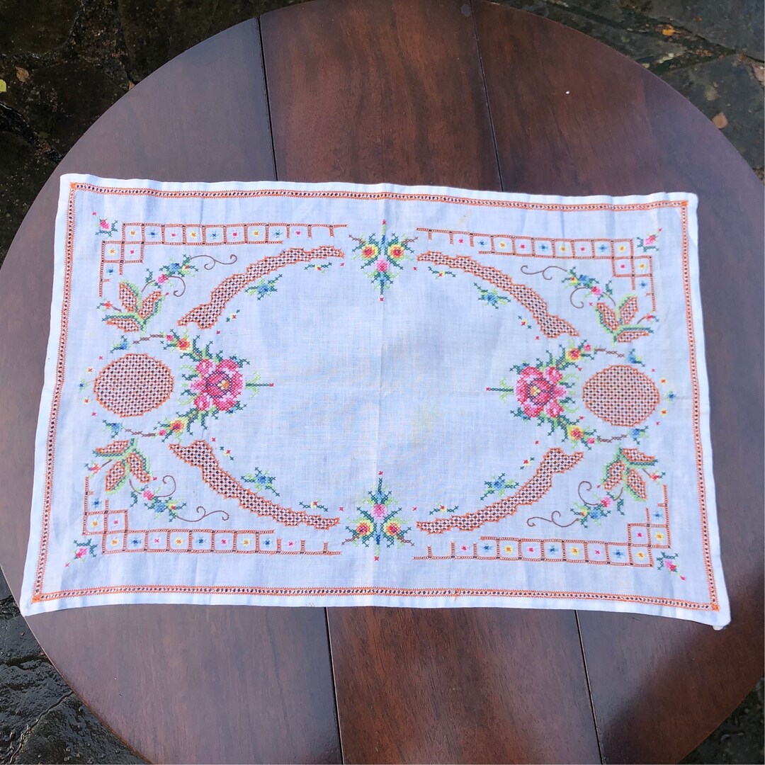 Vintage Embroidered Cross Stitch Hand Made Tablecloth Flower Tablemat ...
