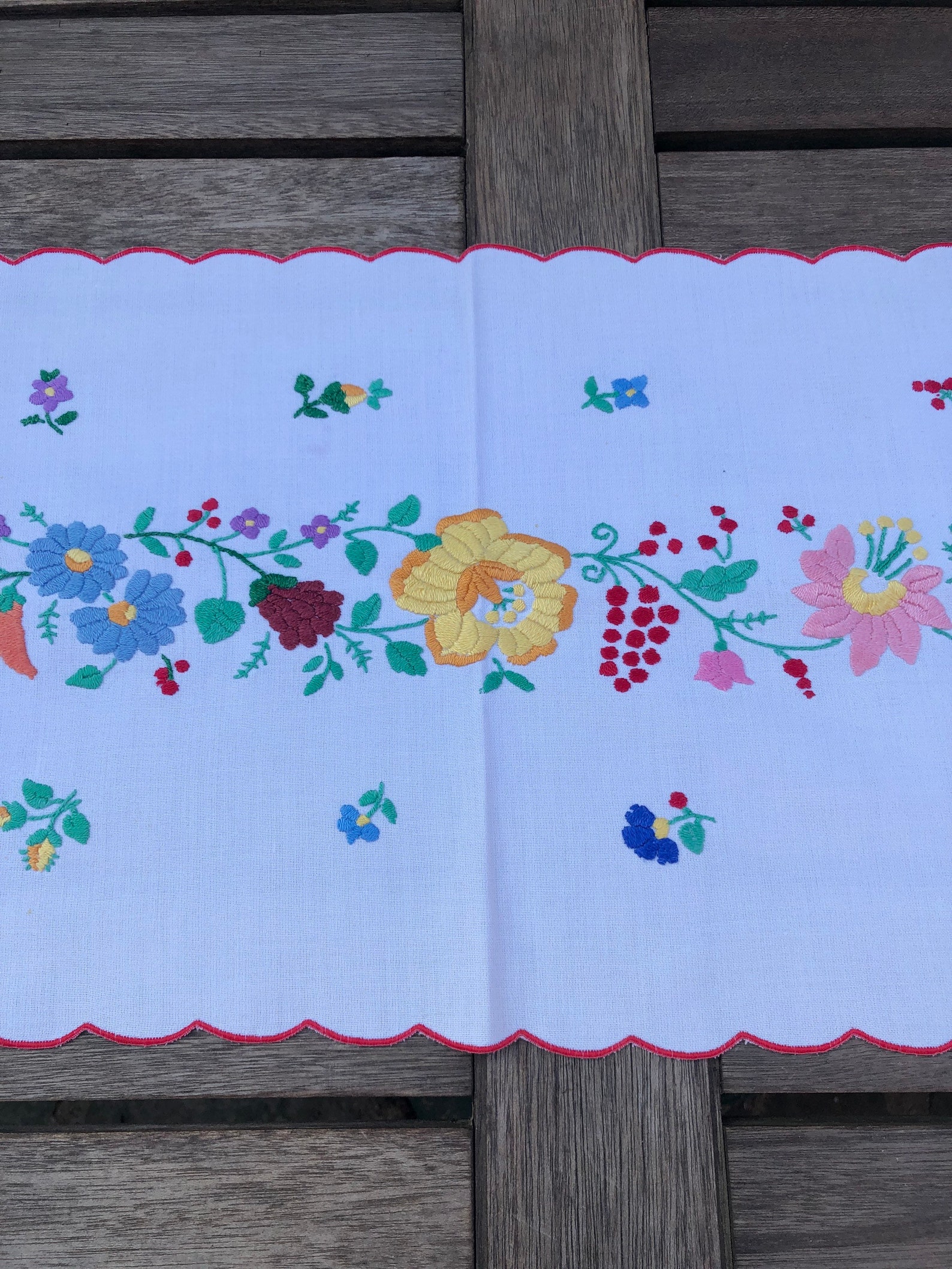 Vintage Hungarian Floral-design Hand Embroidery Tablecloth Dressing ...