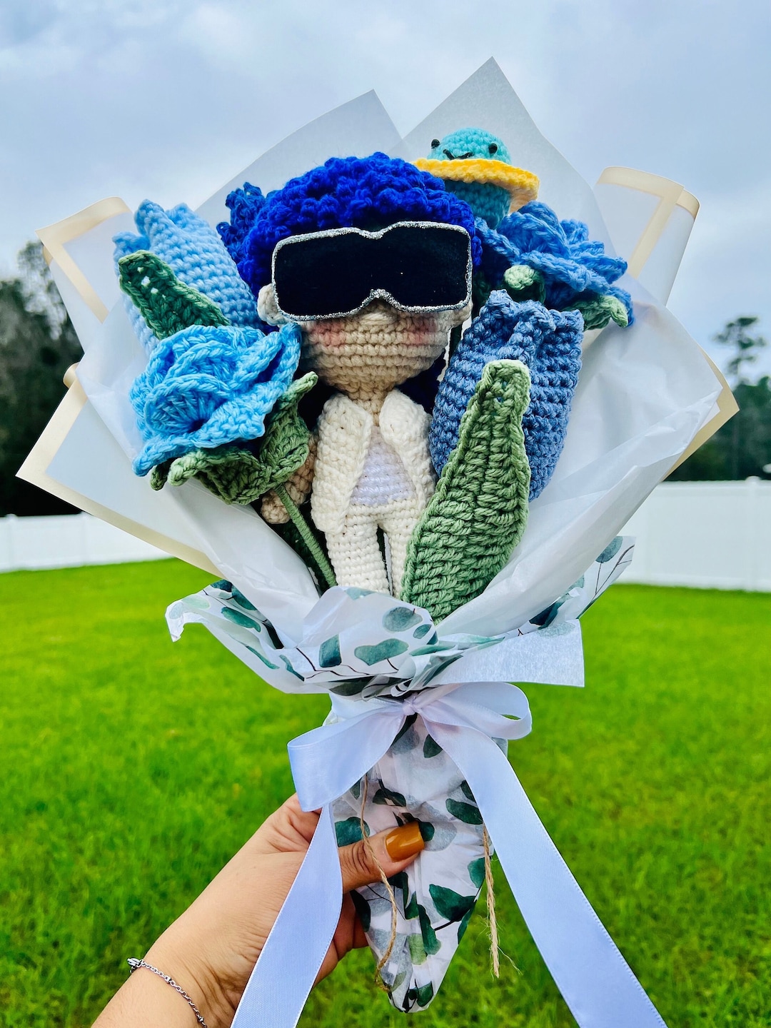 Crochet Rauw Alejandro Doll Bouquet: Handmade Saturn Flower Arrangement ...