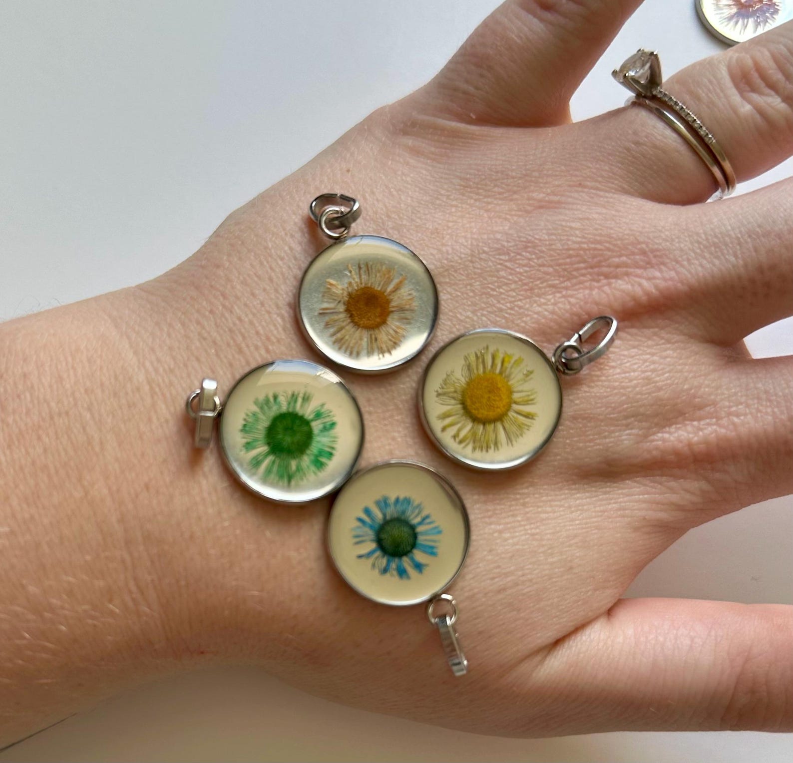 Real Dried Daisy Resin Necklace: Stainless Steel Pendant - Etsy