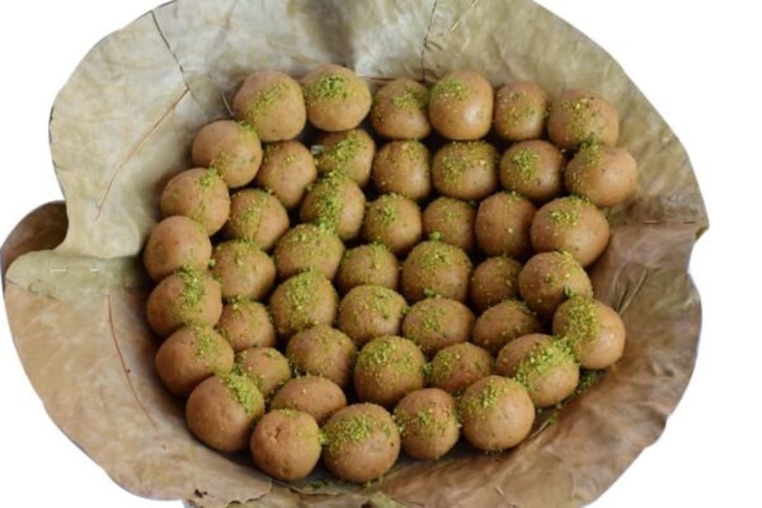 Iskcon Besan Laddu Prasad/laddu Sweets /laddu Mithai Bhog/vrindavan ...