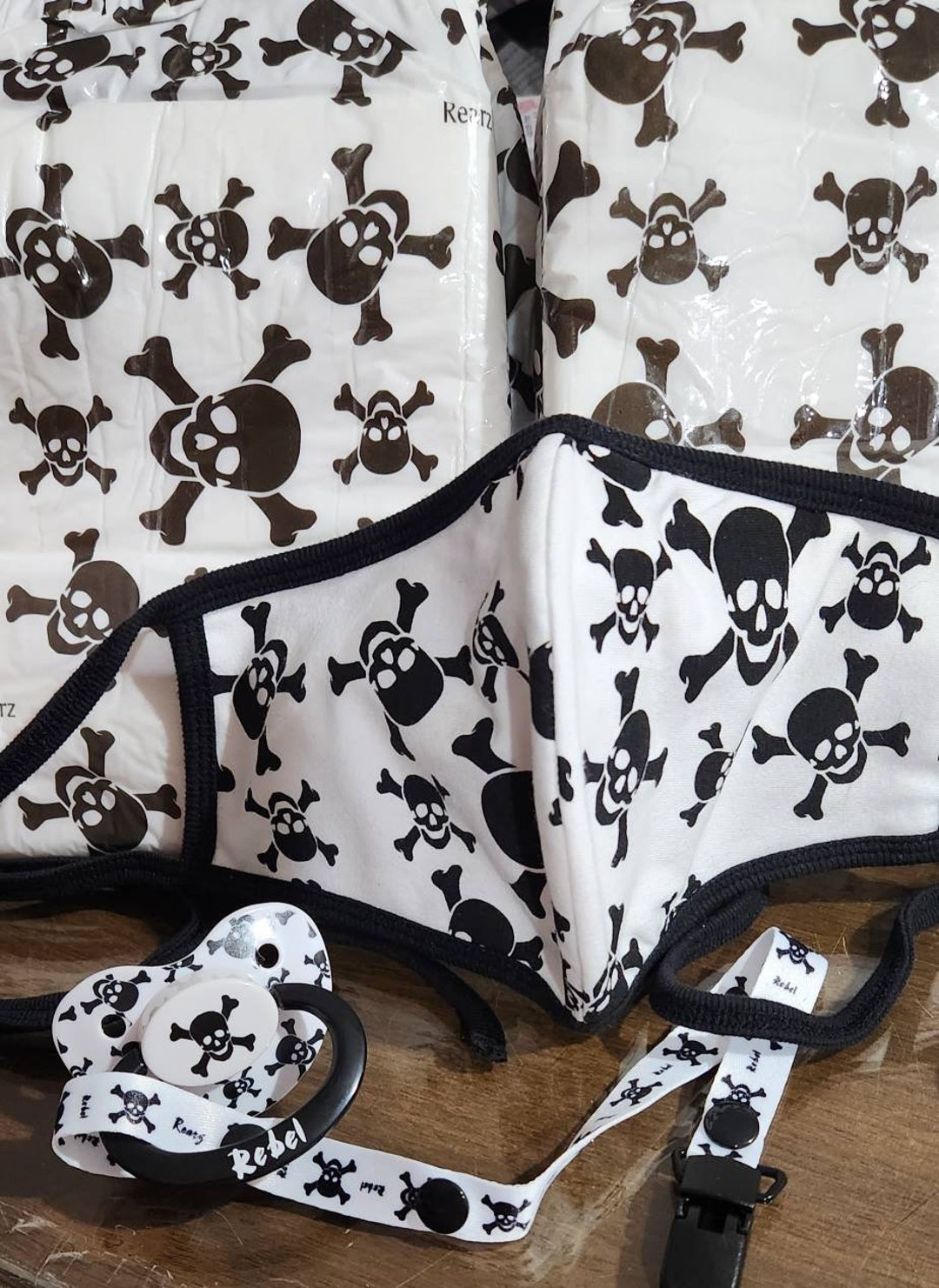 Rearz Rebels 4 Piece 2 Diaper Large Combo. Includes 2 Matching Large ...