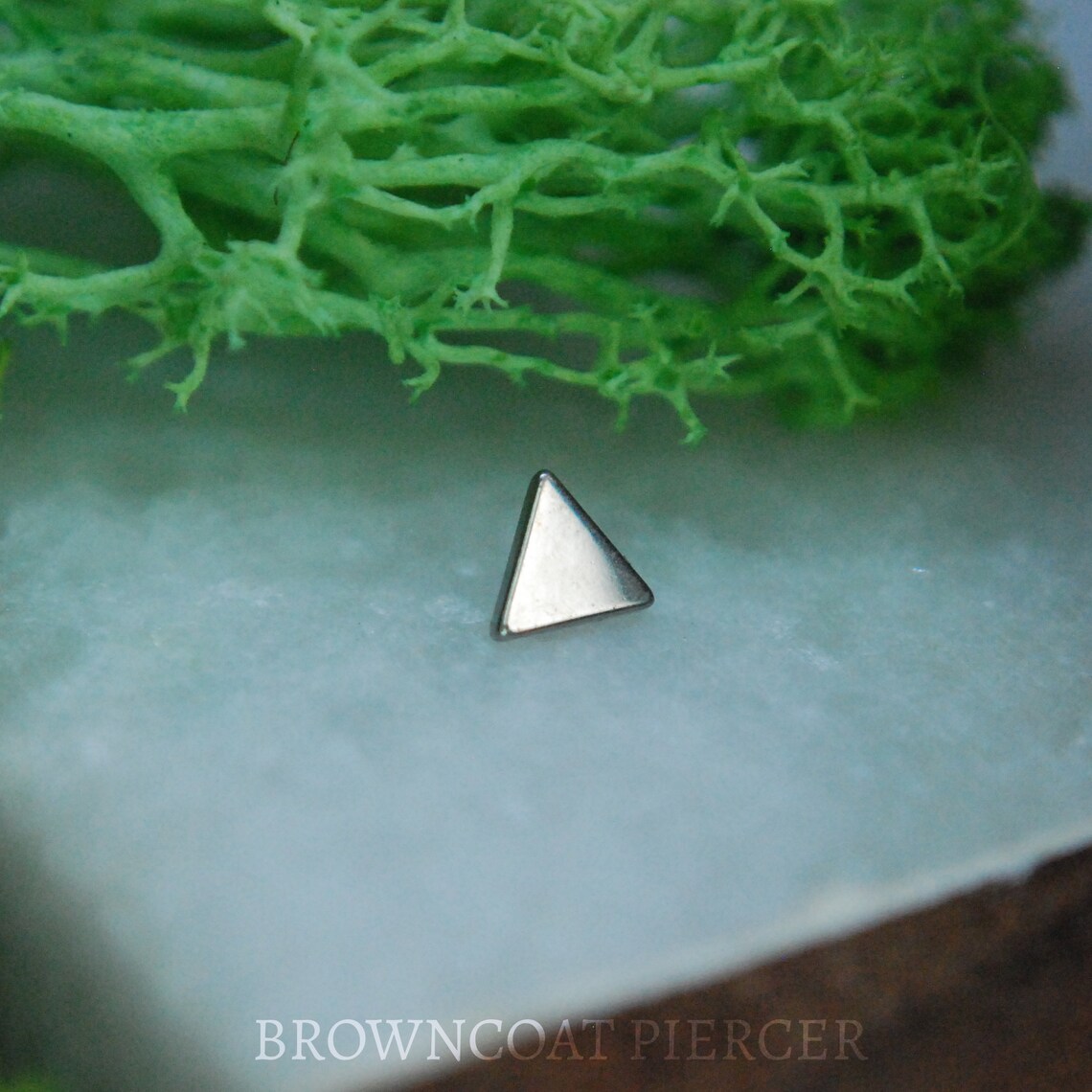 Titanium Internally Threaded Triangle End -- 16ga / 1.2mm or 14ga / 1 ...