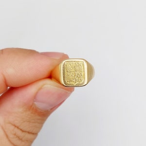 French Antique Signet Ring 18k Gold Coat of Arms Decorated With a Star ...