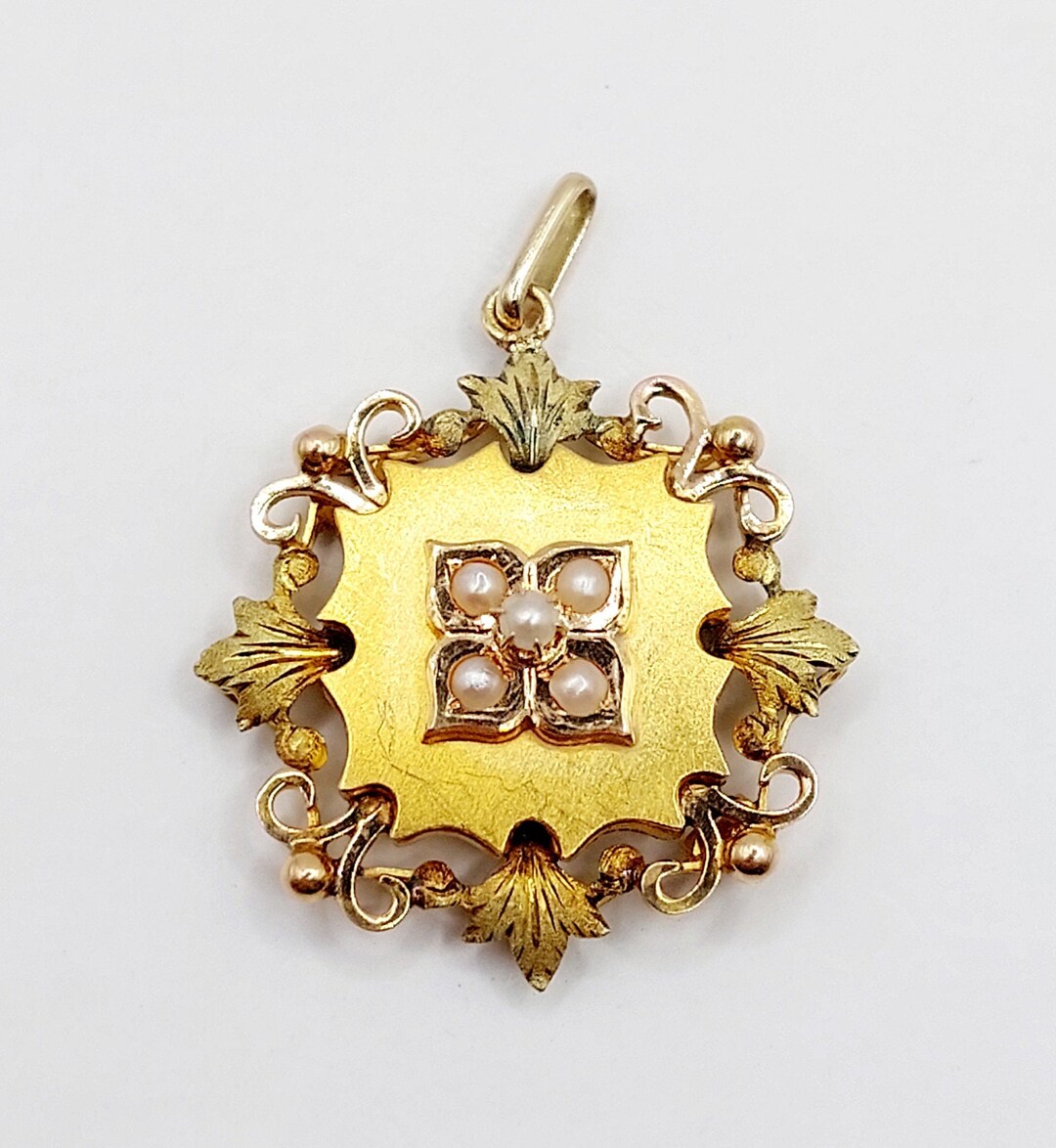 French Victorian Pendant 18k Gold Set With Pearls in a Finely Chiseled ...