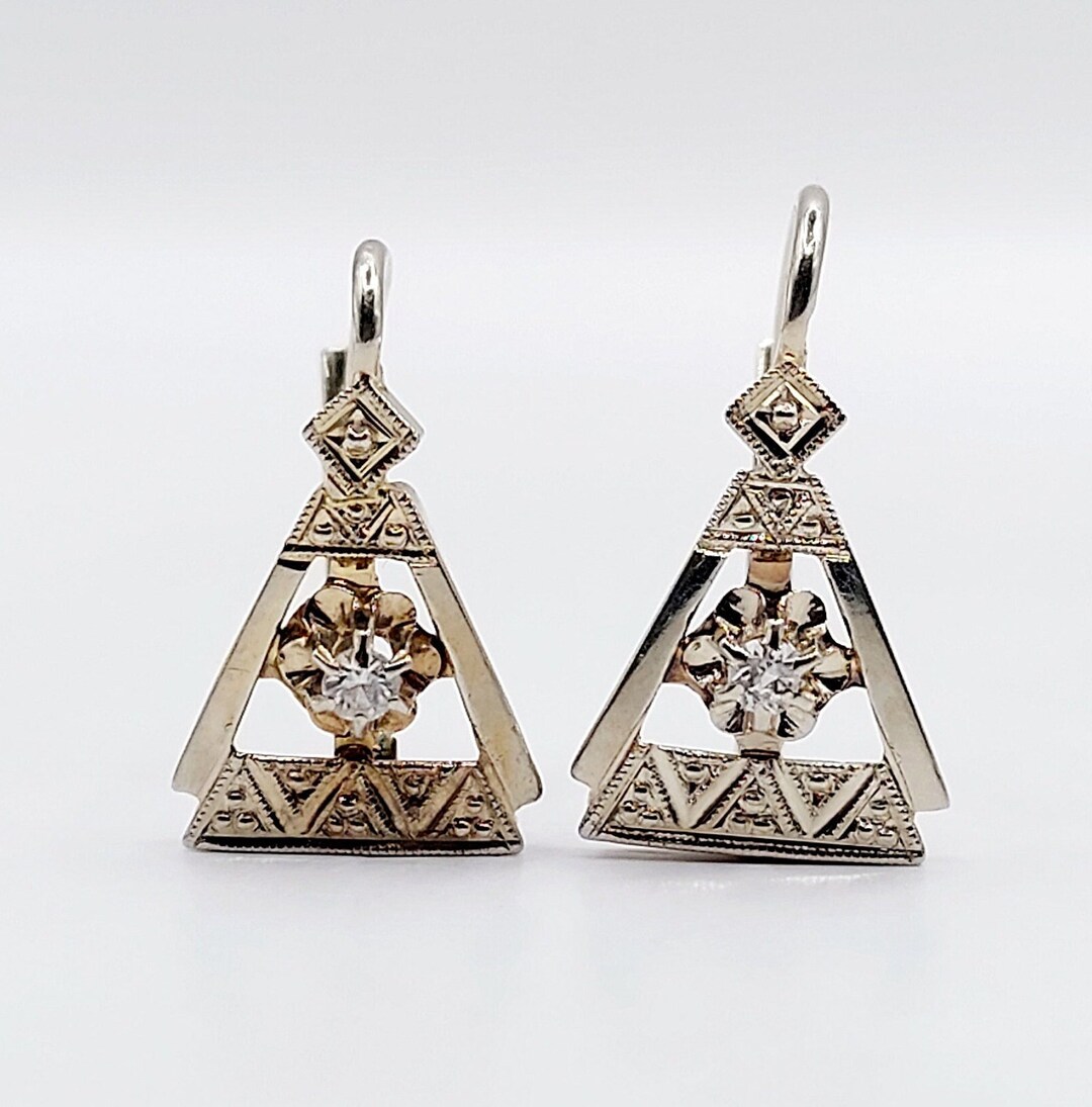 French Art Deco Sleepers 18k Gold Finely Crafted Centered With a White ...