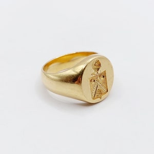 French Antique Signet Ring 18k Gold Coat of Arms Decorated With an ...