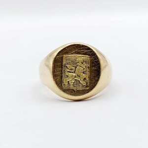 French Vintage Signet Ring 18k Gold Coat of Arms Decorated With a Lion ...