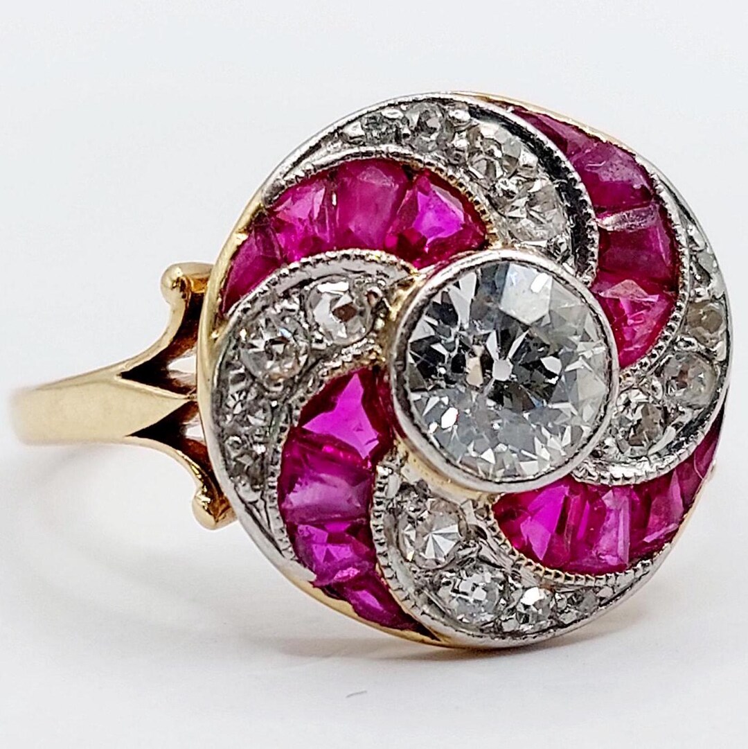 French Art Deco Target Ring 18k Gold Set With a 0.65 Carat Old Mine Cut ...