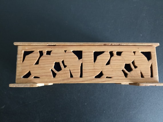 Vintage old 1941 handmade Scroll Saw Pattern Jewelry… - Gem