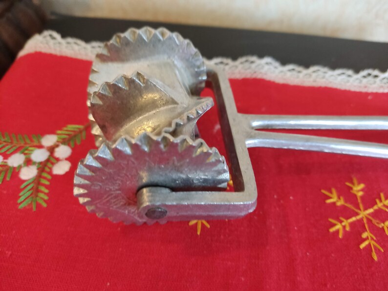 Vintage HOYANG Metal Pasta Pastry Fattigmand Roller Cutter NORWAY ...