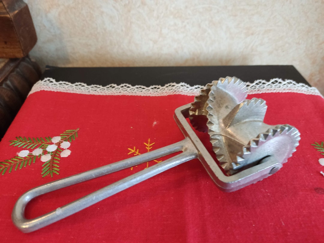 Vintage HOYANG Metal Pasta Pastry Fattigmand Roller Cutter NORWAY ...