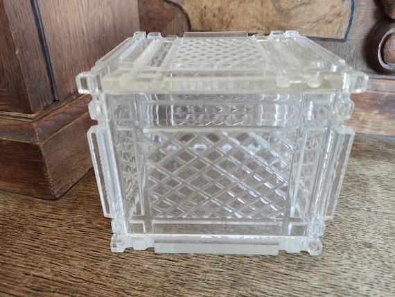 Vintage Clear Grooved Art Deco Lucite/acrylic Jewelry Trinket - Etsy
