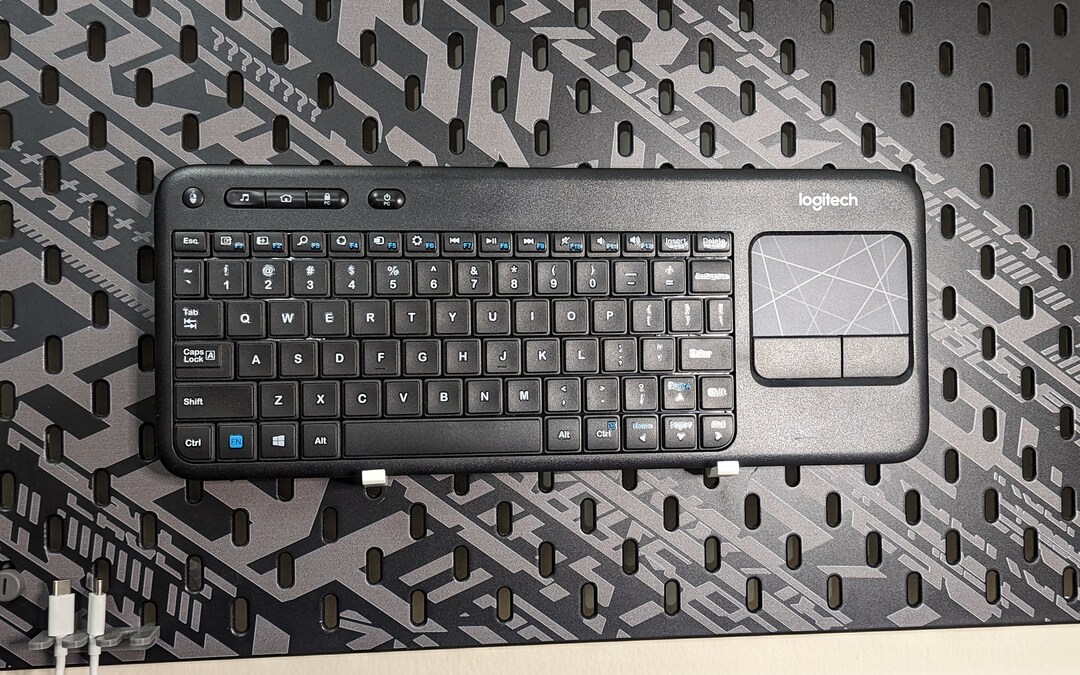 Keyboard Display Mounts for IKEA Pegboards - Etsy