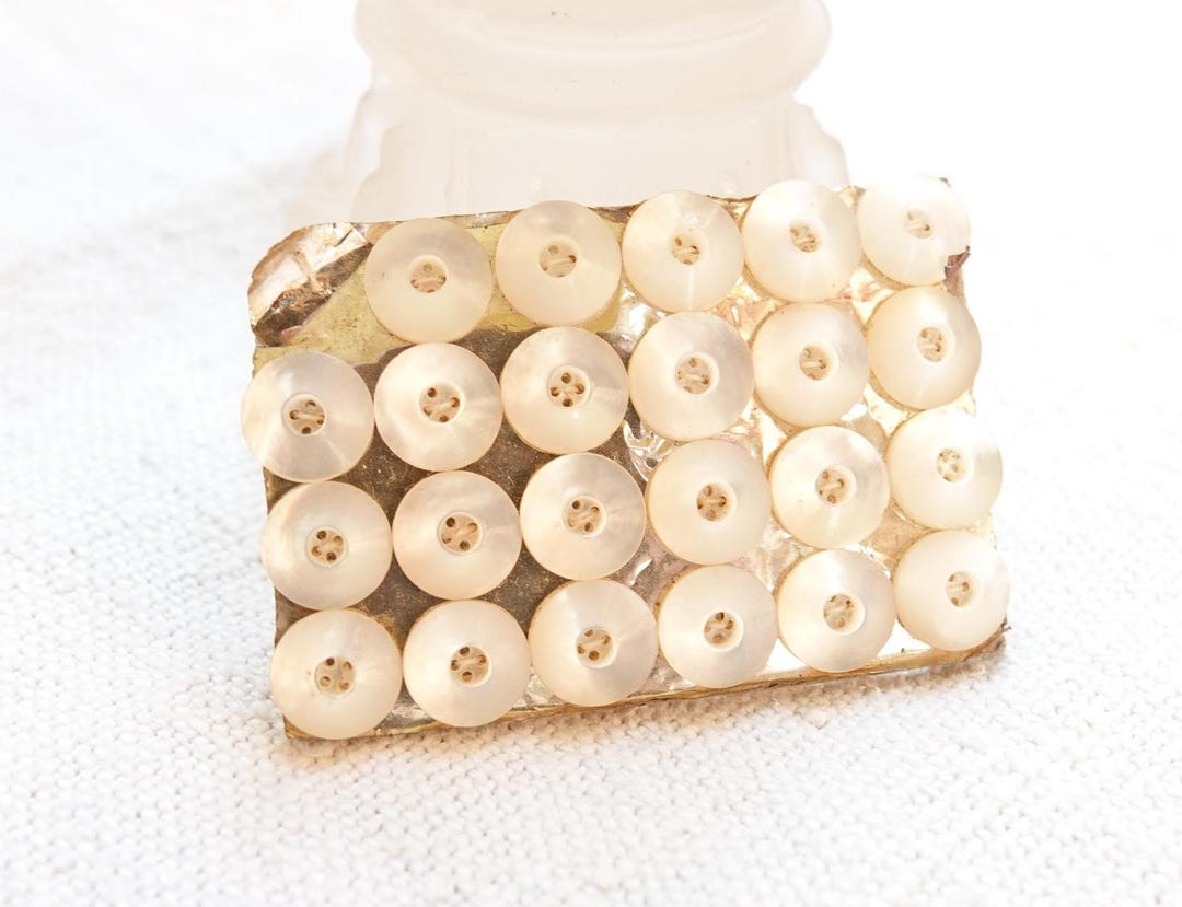 23 Whistle Buttons/tiny Antique Mother of Pearl Buttons/sew Through ...