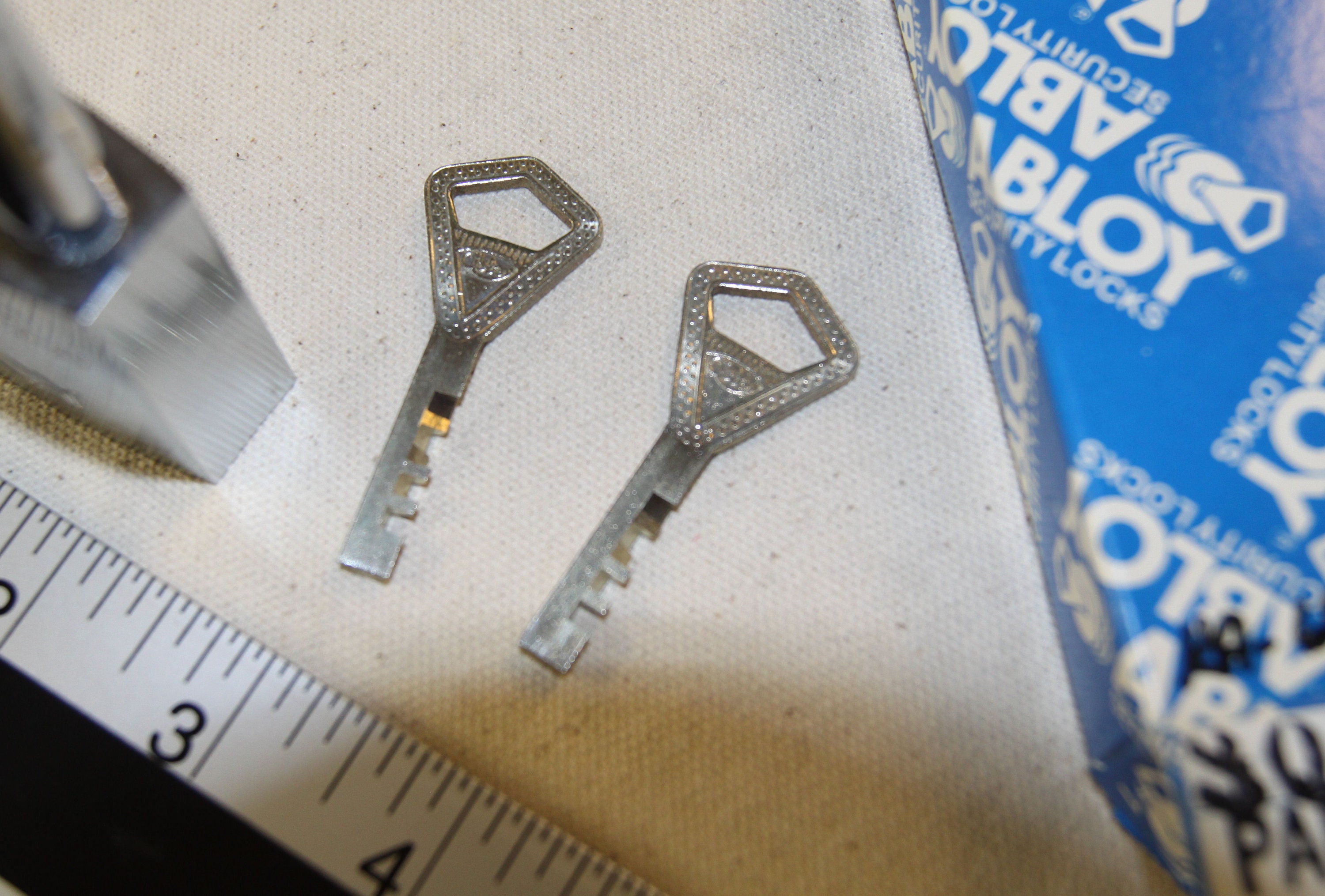 Abloy 3076 Vintage Model Padlock With 2 Working Keys With Original Box ...