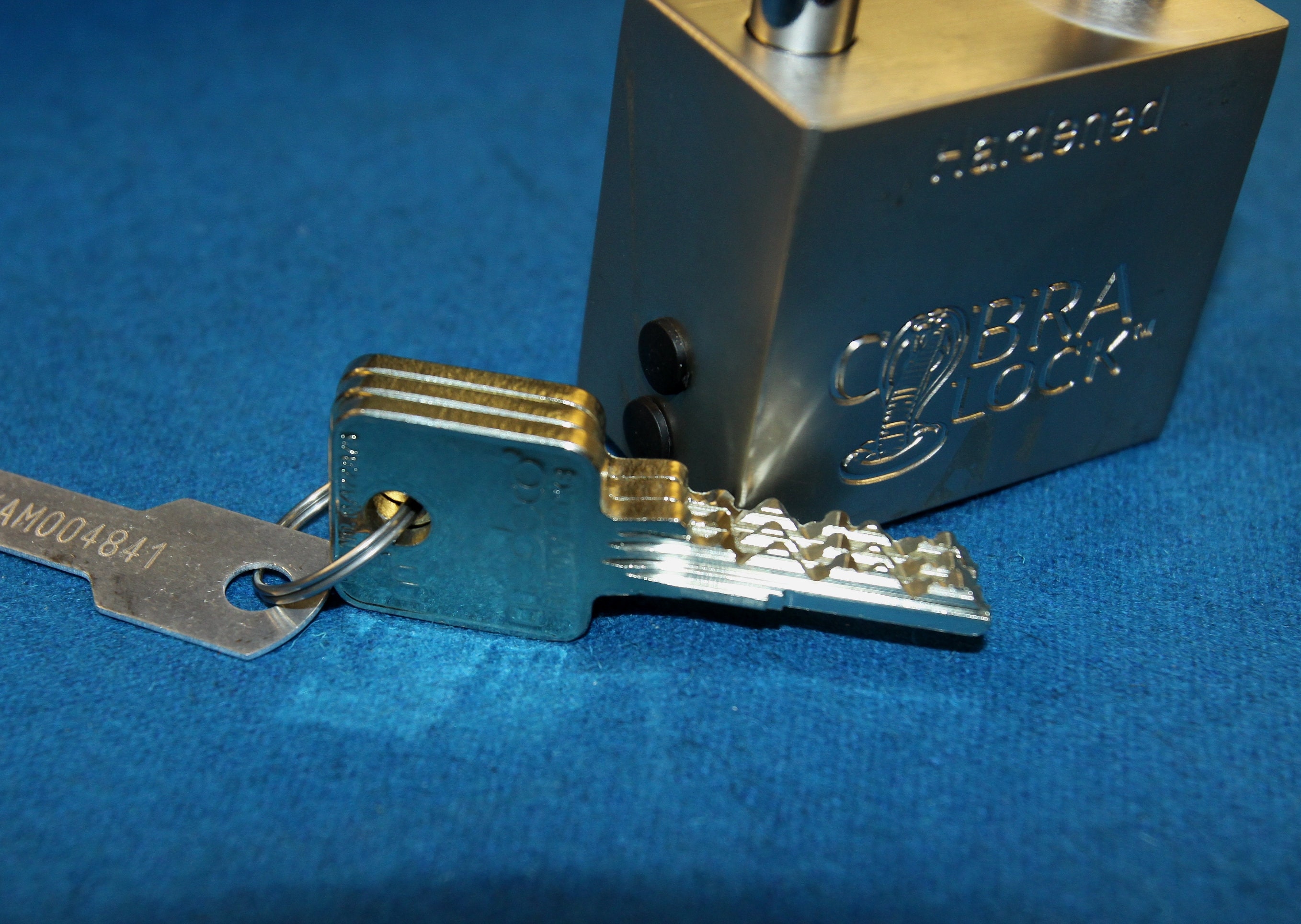 Cobra Padlock With a Medeco M3 Locking Cylinder and 3 Working Keys ...