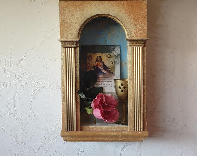 Shrine Nicho Niche Influenced by Gothic Architecture of Mediterranean ...