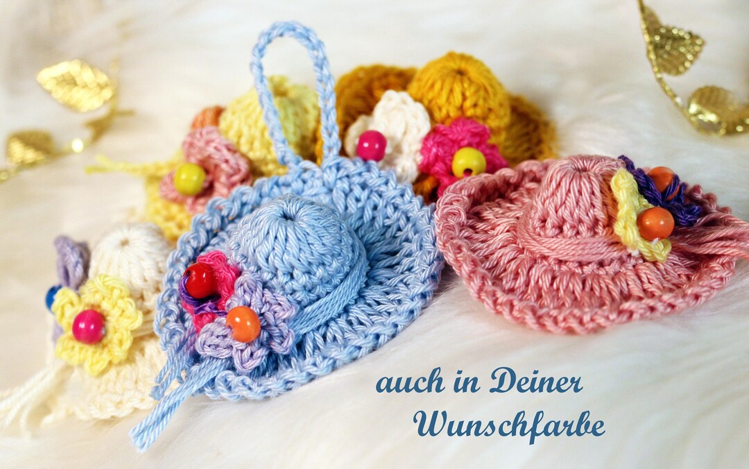 Crocheted Straw Hat Keychain // Keychains for Women // Small Gifts ...