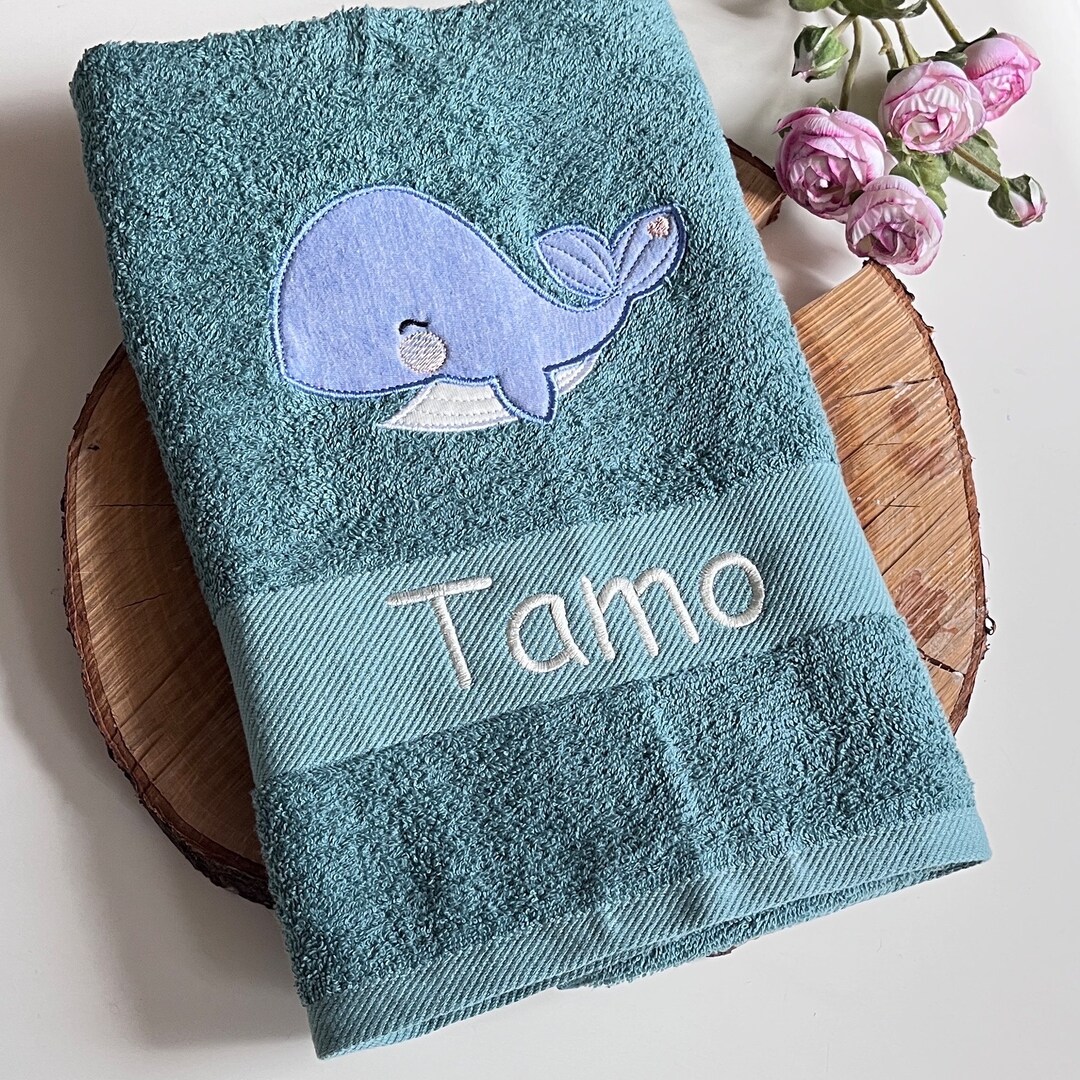 Handtuch mit Wal Applikationen und Namen bestickt, Handtuch für Kinder ...