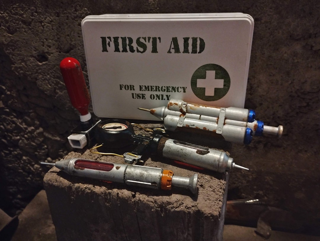 Pre-war First Aid Box, Replica Stimpak, Calmex, Med-x Prop From Game ...