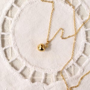 Dainty Gold Apple Necklace, Minimalist Charm Pendant, 14K Gold Plated ...