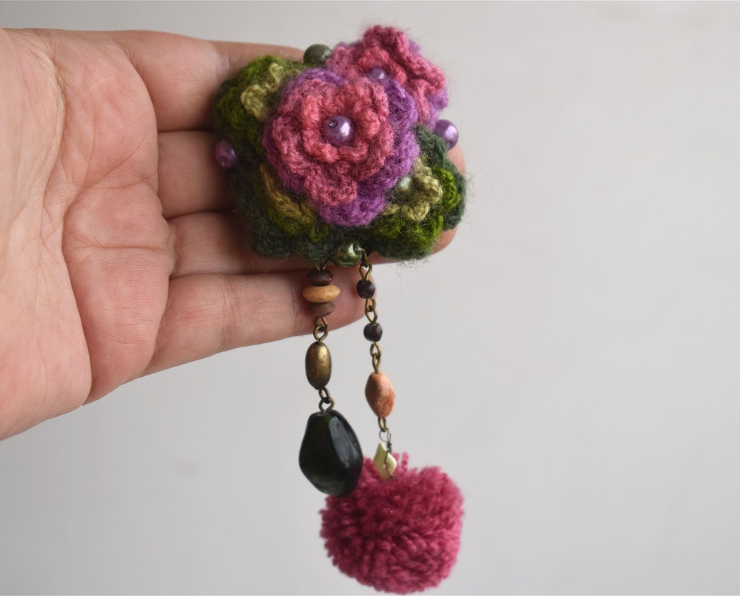 Vintage Knitted Crochet Wool Beads Brass Base Brooch Round Art Pin ...