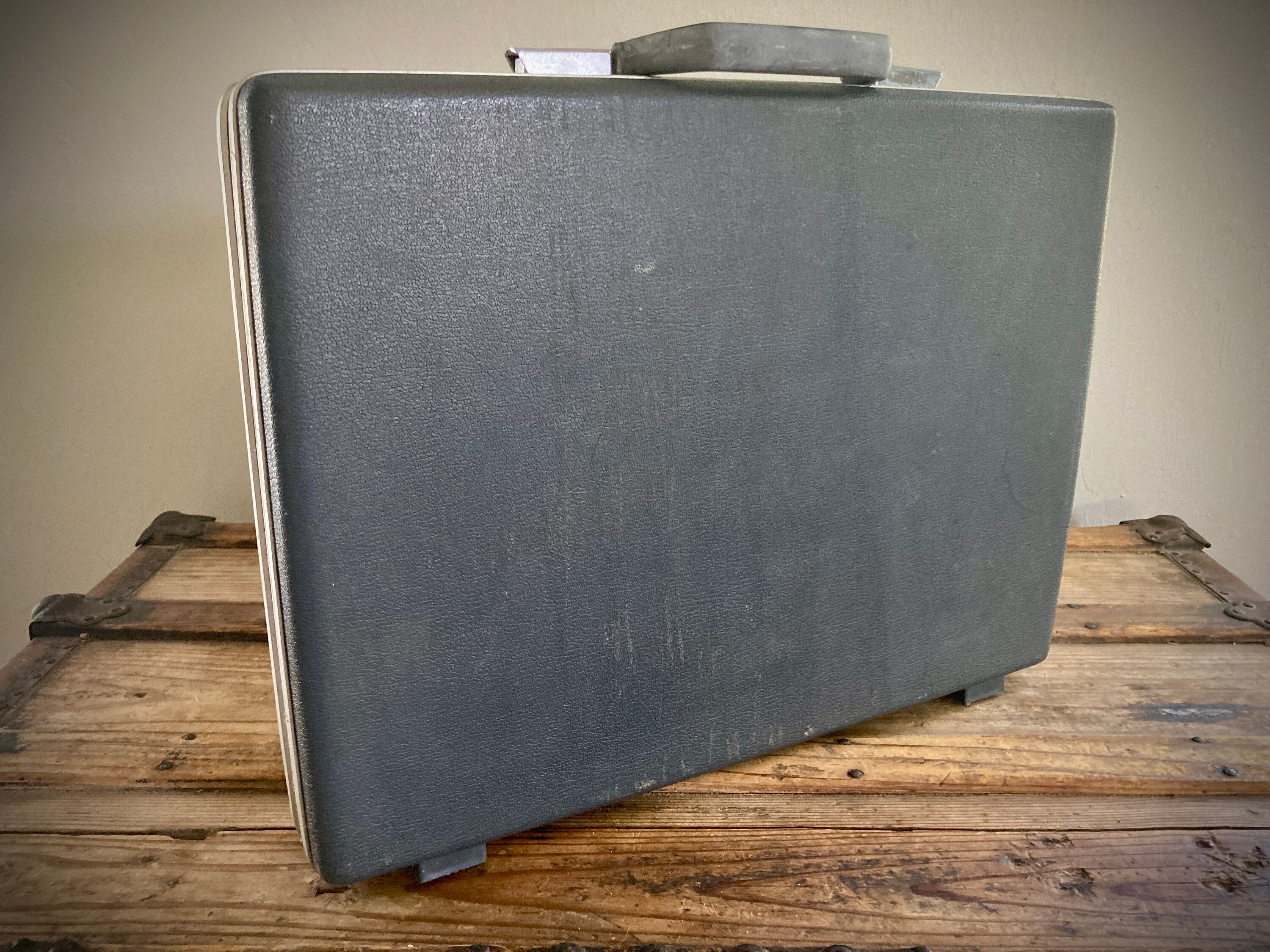 60s-70s Samsonite Slim Hard Shell Attache Briefcase, 17" X 12 X 2.5 ...