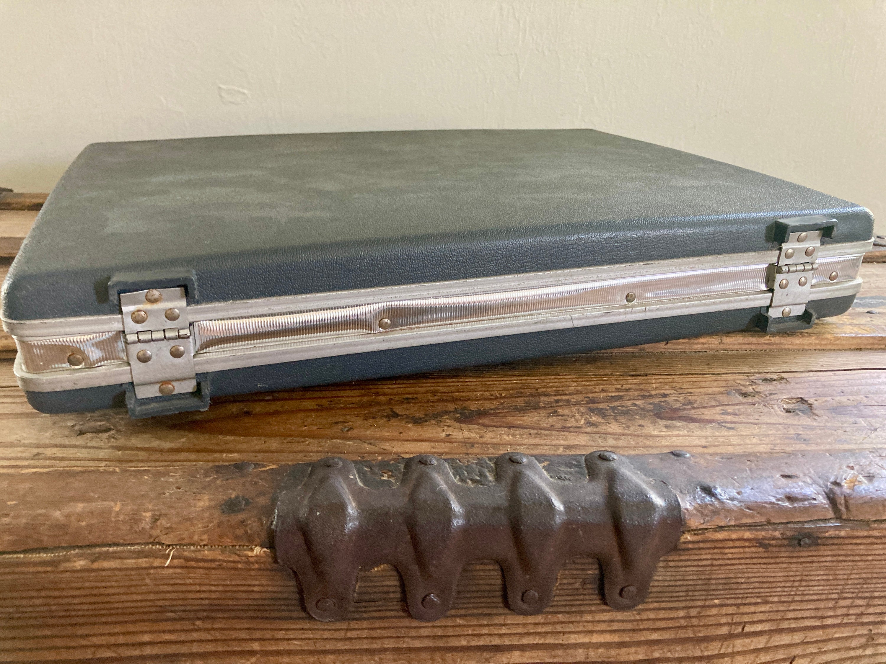 60s-70s Samsonite Slim Hard Shell Attache Briefcase, 17" X 12 X 2.5 ...
