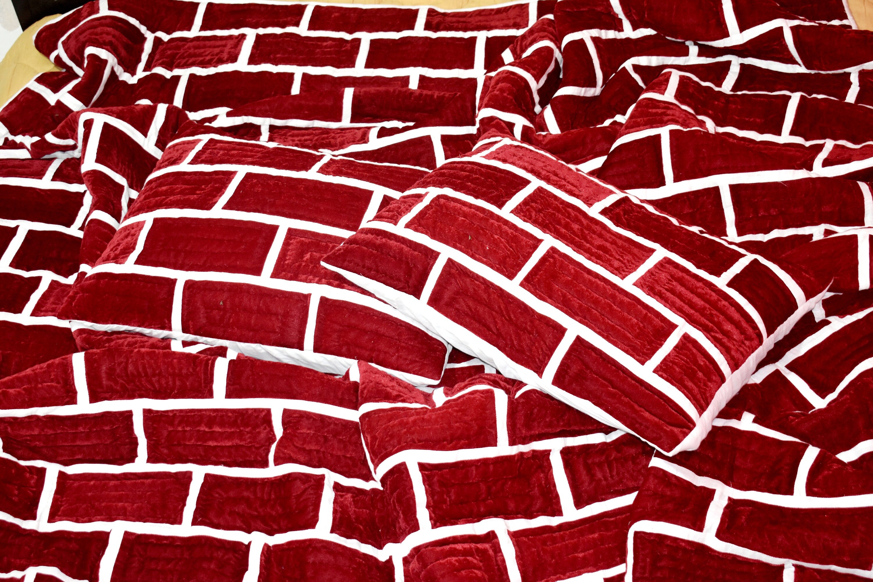 Deep Red Wall Design Velvet Bricks Quilt King Comforter Bedspread ...
