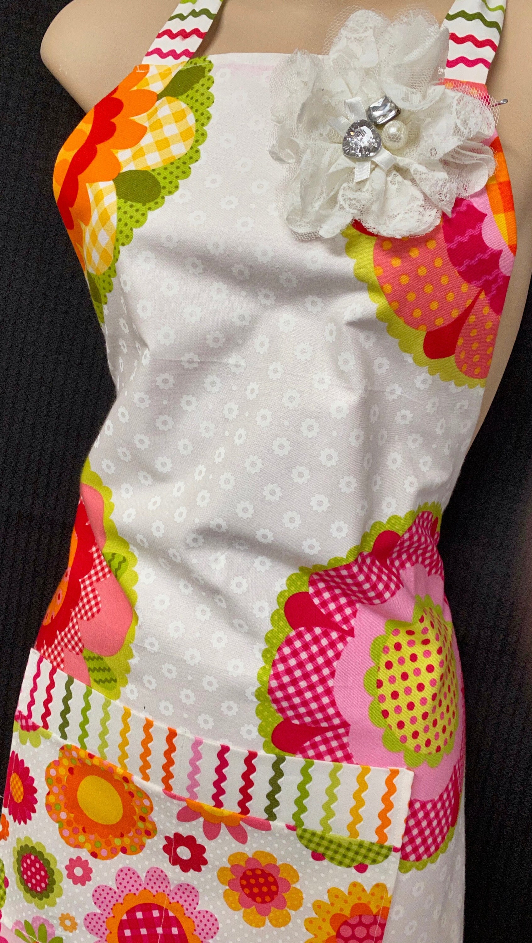 Big Daisy Apron, Reversible Women's Kitchen Apron With Colorful Giant ...