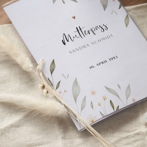 Personalisierte Mutterpasshülle | Hülle Mutterpass mit Namen | Geschenk ...