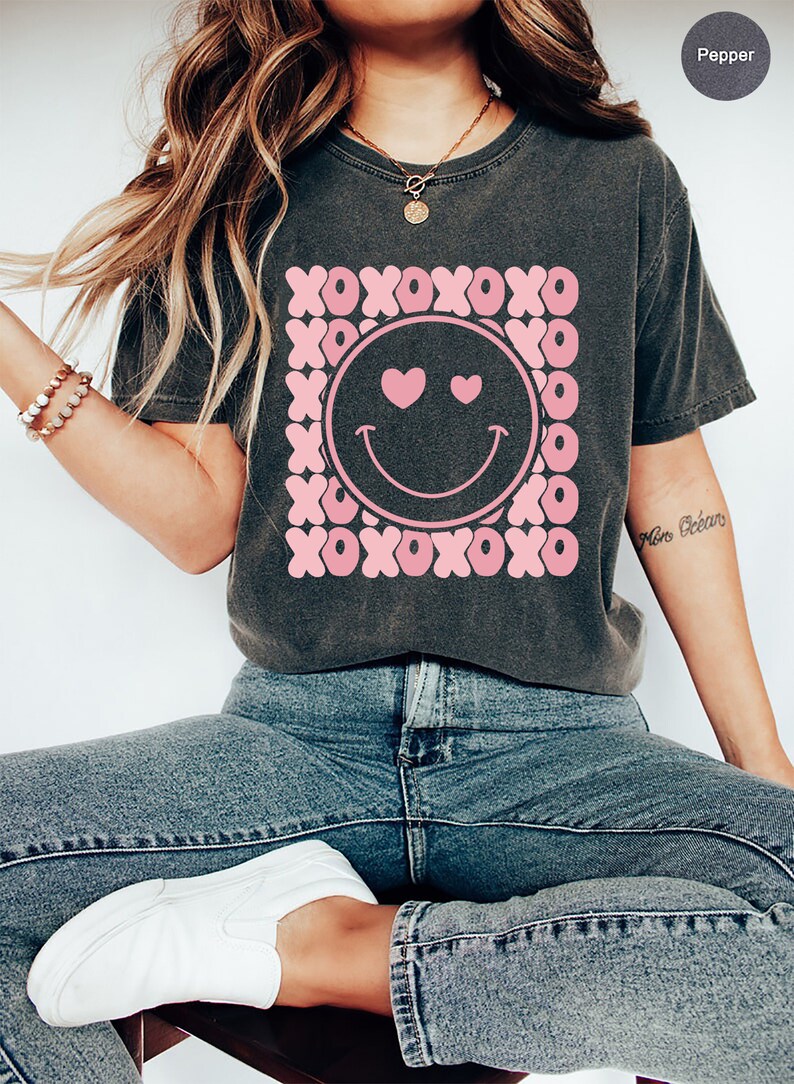 Comfort Colors® Smiley Face XOXO Valentine's Day XOXO - Etsy