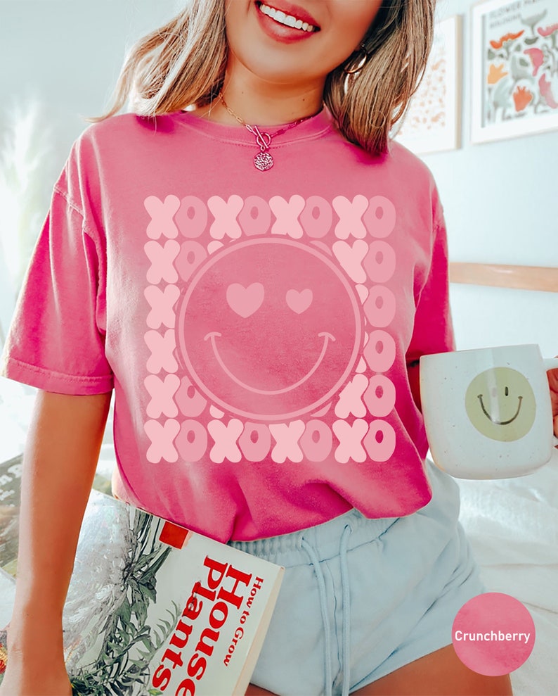 Comfort Colors® Smiley Face XOXO Valentine's Day XOXO - Etsy