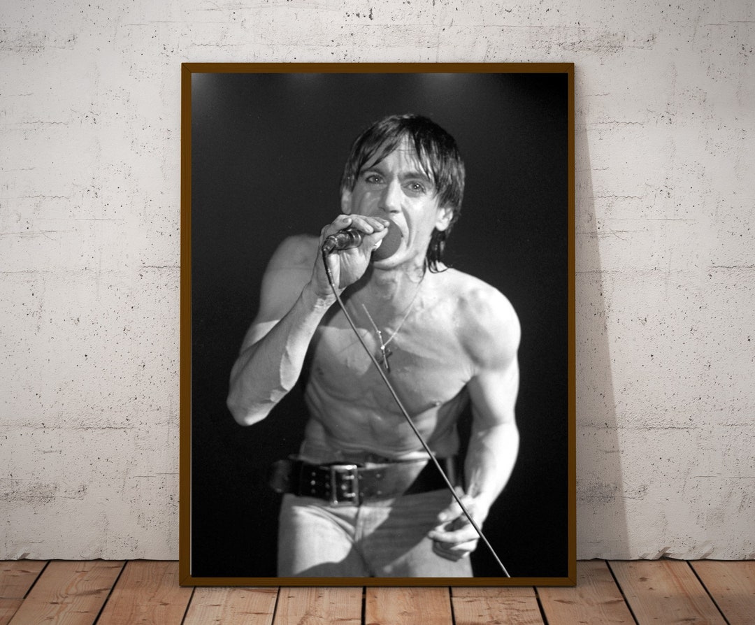 Iggy Pop Vintage Photograph - Retro Wall Art - Iggy Pop Photo Print ...