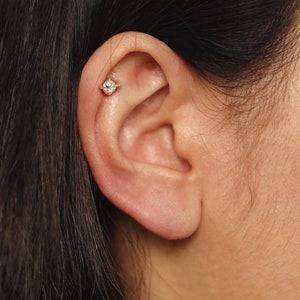 16g Planet Threadless Push-in Labret, 14k Solid Gold Celestial Helix ...