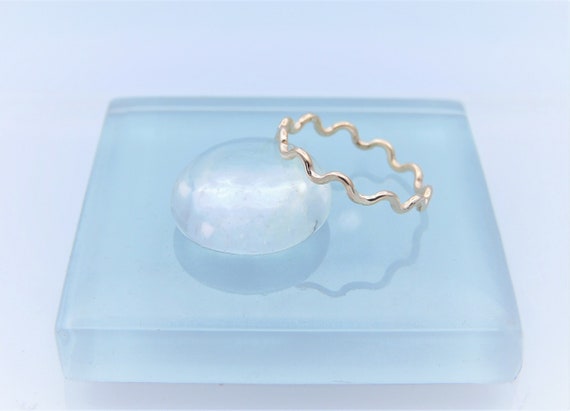 Gold Wavy Ring 1.3mm Thick 14K Gold Filled Zigzag Stacking - Etsy