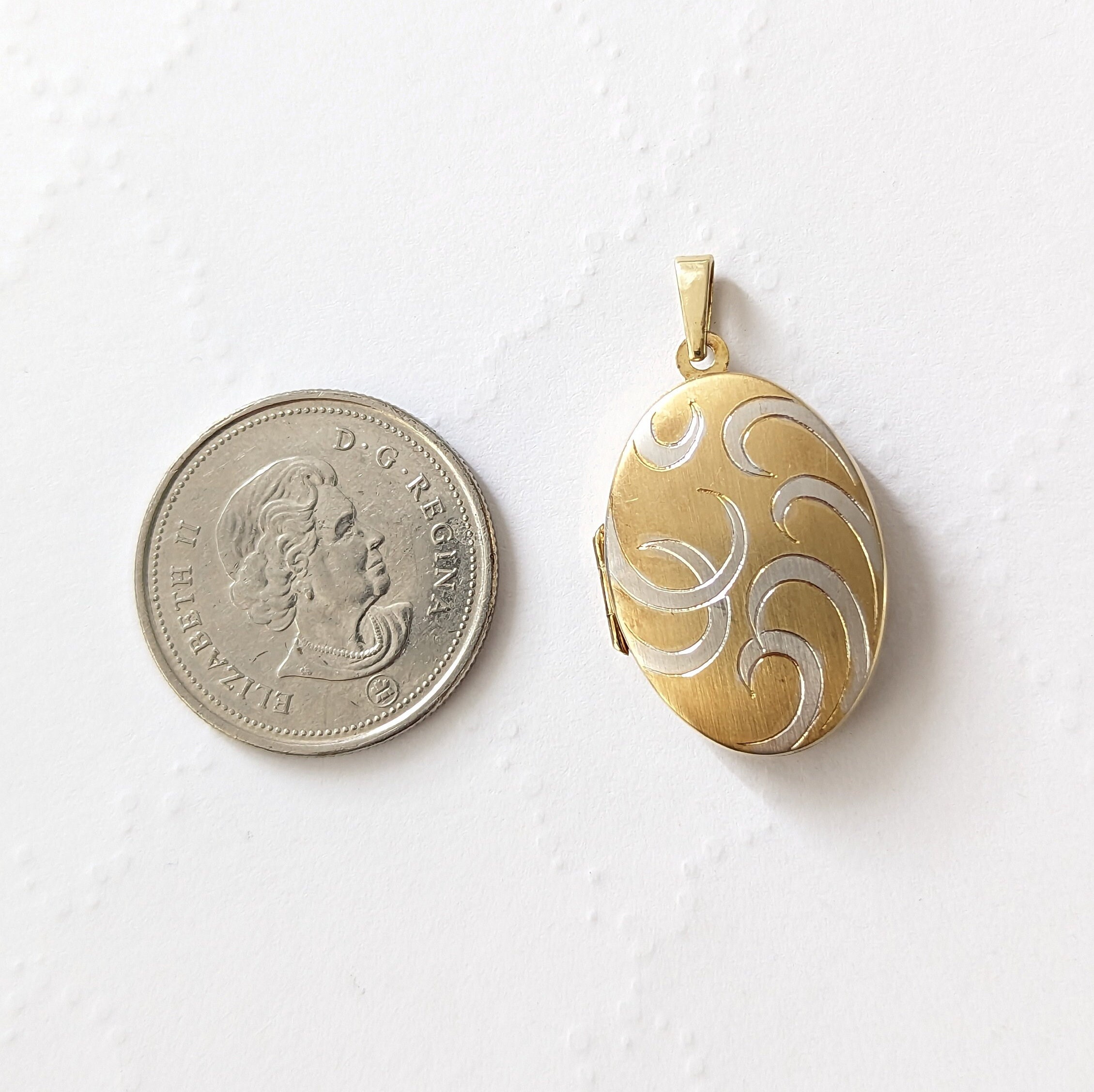 Vintage 10K Solid Gold Locket. 10K Yellow Gold Oval Locket With Elegant ...